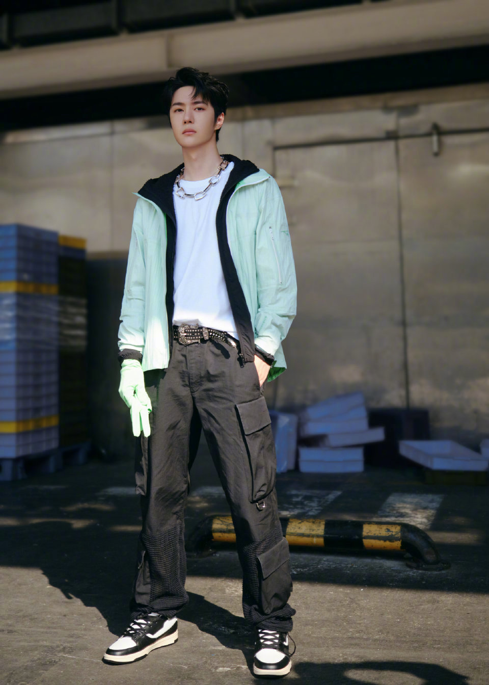 还有谁没看王一博街舞5开场秀吗 带上墨镜跳舞好帅……__财经头条