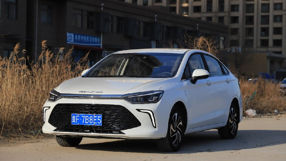 试驾北京U5 PLUS：选车选到尽头 就看实用！-新浪汽车