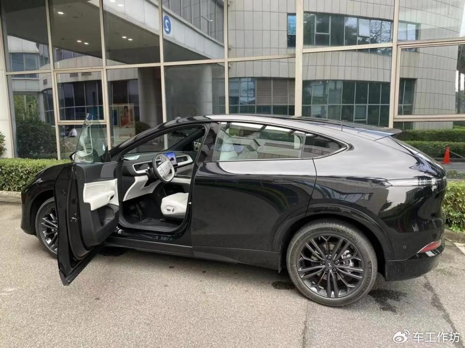 降至17.99万，新增暗夜黑，全域800V，小鹏G6值得入手吗？-新浪汽车