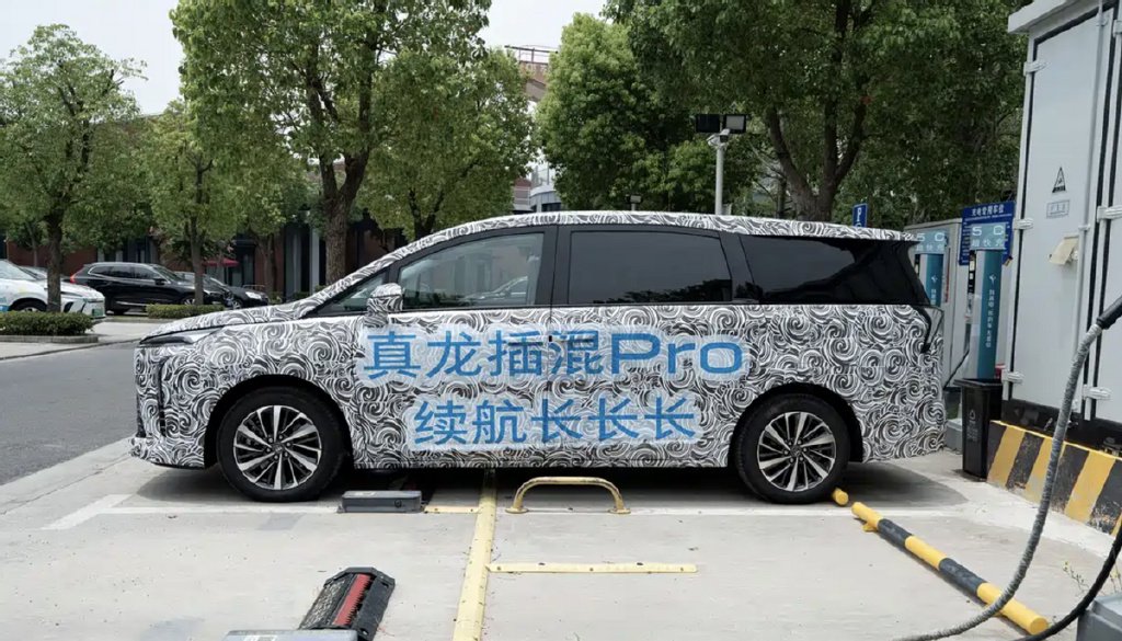 别克GL8陆尊插混谍照，纯电续航202km，还有5C超充-新浪汽车