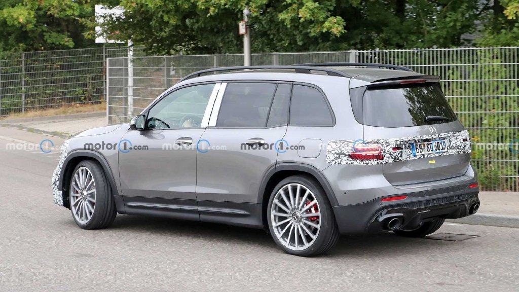 换装三角眼大灯，奔驰AMG GLB 35中期改款车型测试谍照曝光-新浪汽车