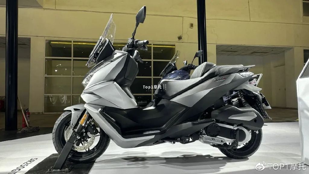 同级动力最强，车重最轻——无极SR250GT北京摩展实拍+车型解读-新浪汽车