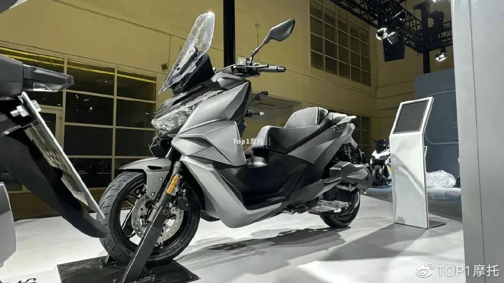 同级动力最强，车重最轻——无极SR250GT北京摩展实拍+车型解读-新浪汽车