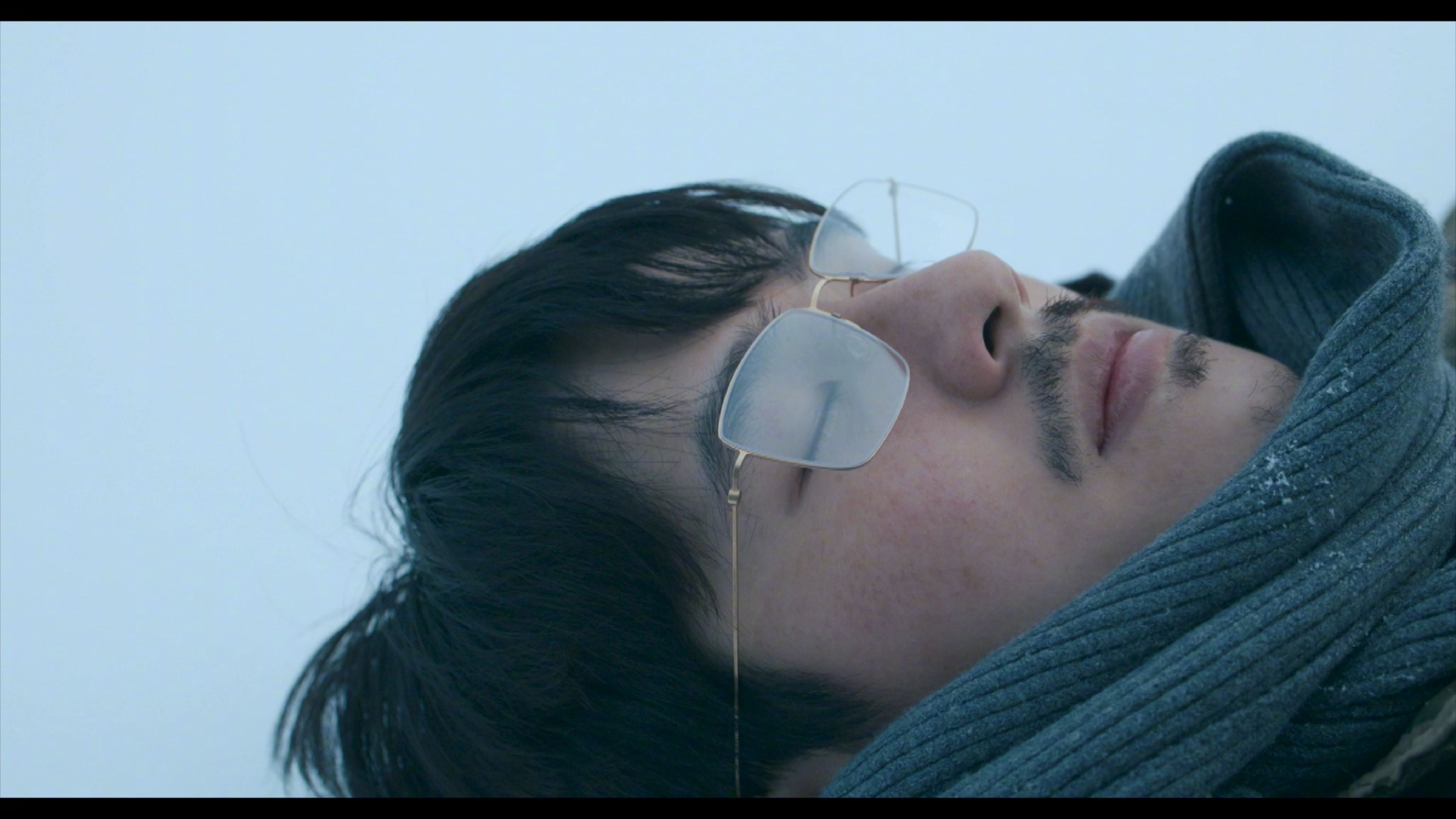 周冬雨刘昊然屈楚萧新电影《燃冬》海报__财经头条