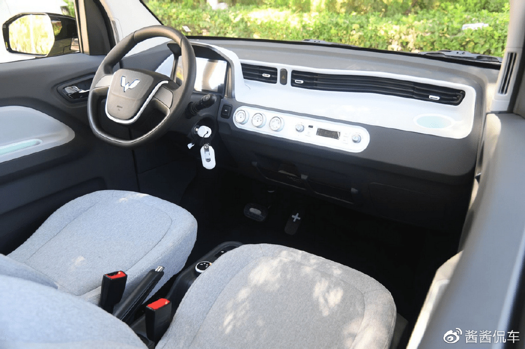 奇瑞QQ冰淇淋VS宏光MINI EV日常通勤小车你选谁？-新浪汽车