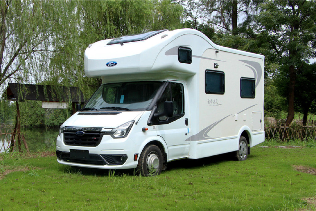 三卧一厅轻松睡五人！家庭出游首选，趣蜂C810限量版房车-新浪汽车