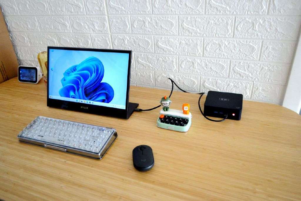 便携式显示器到底好不好用？搭配迷你电脑用，比笔记本还方便__财经头条