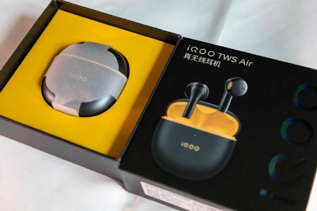 【开箱评测】电竞风格的iQOO TWS Air首发开箱！__财经头条