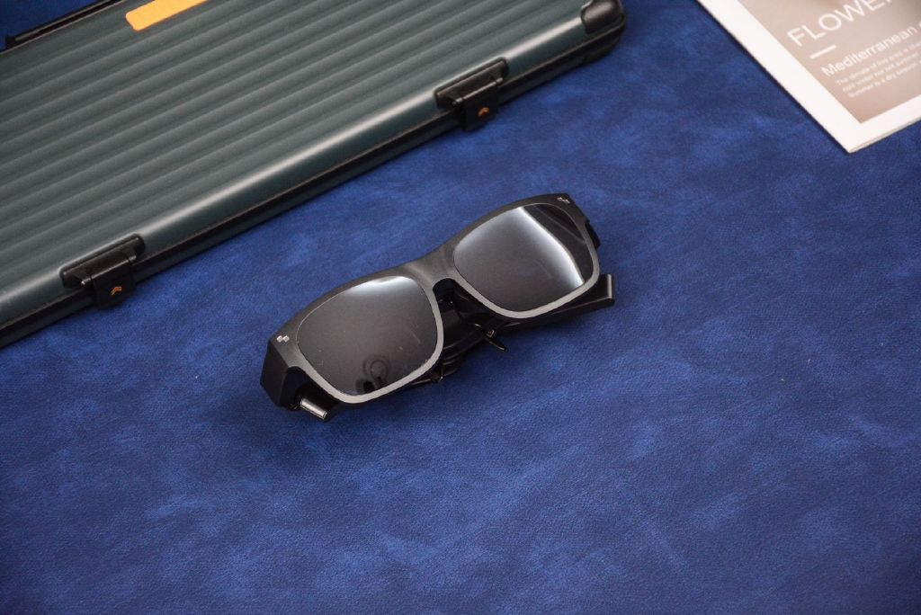 普通眼镜大小，却藏着130英寸巨幕影院？雷鸟Air 1S XR眼镜评测__财经头条