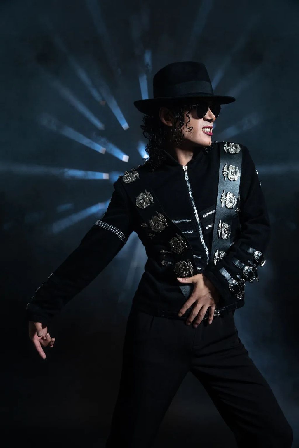 迈克尔杰克逊蔡军：模仿至极致，人生即舞台|抖音|蔡军|迈克尔杰克逊_新浪新闻