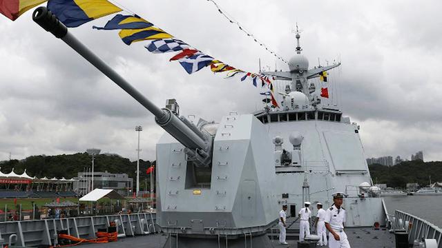 一门炮顶一个陆军重炮营！055型驱逐舰主炮有多猛？抬头还能防空|舰炮|主炮|驱逐舰_新浪新闻