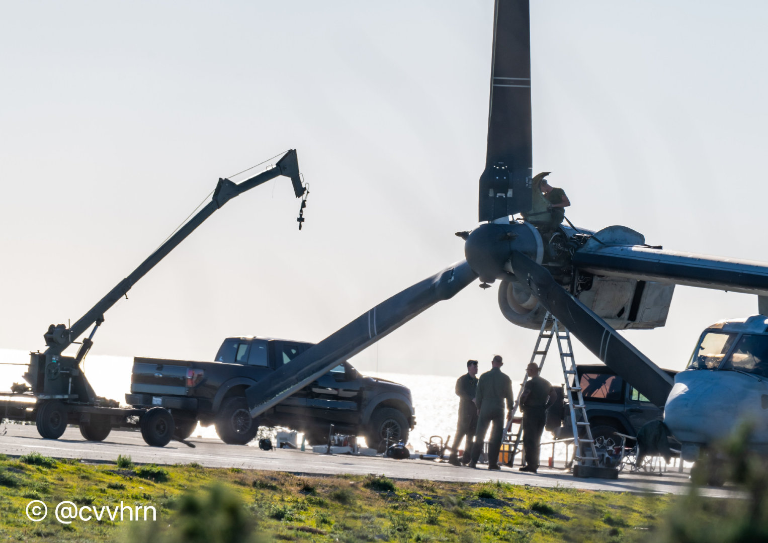 2月7日，马润的一架MV-22B在加州彭德尔顿军营的红海滩附近进行野……