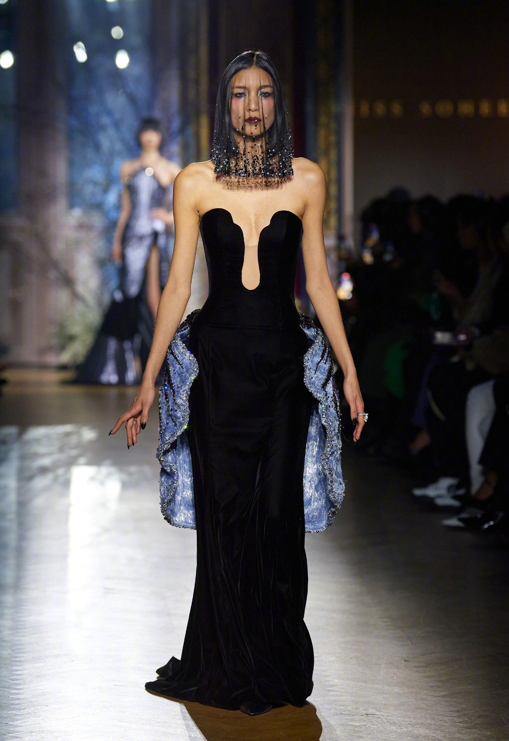 梅根·福克斯 (Megan Fox) 出席名利场奥斯卡派对的写真特写……__财经头条