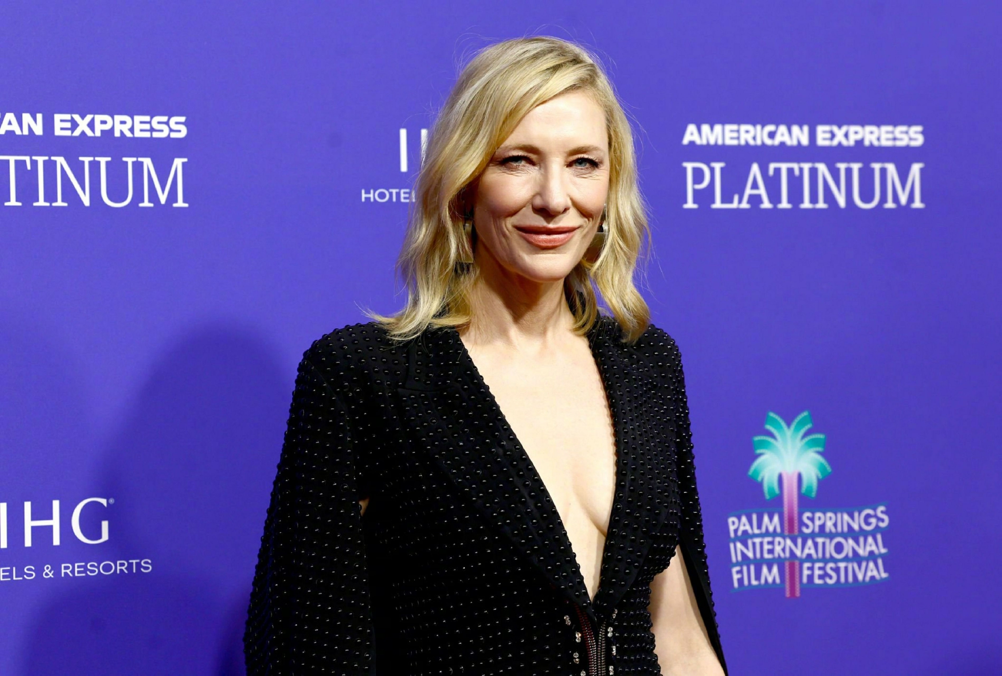 女王凯特.布兰切特Cate Blanchett亮相第34届棕榈泉国际电影节……__财经头条