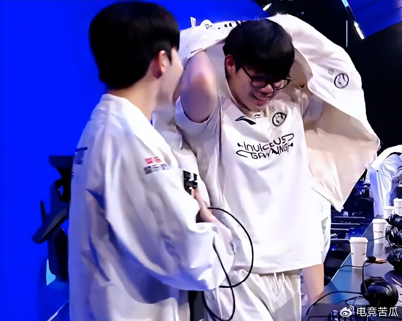 IG被AL零封，新赛季遭遇两连败，Rookie赛后安慰新人上单|lpl|LPL英雄联盟职业联赛|厄斐琉斯|英雄联盟|之后_新浪新闻