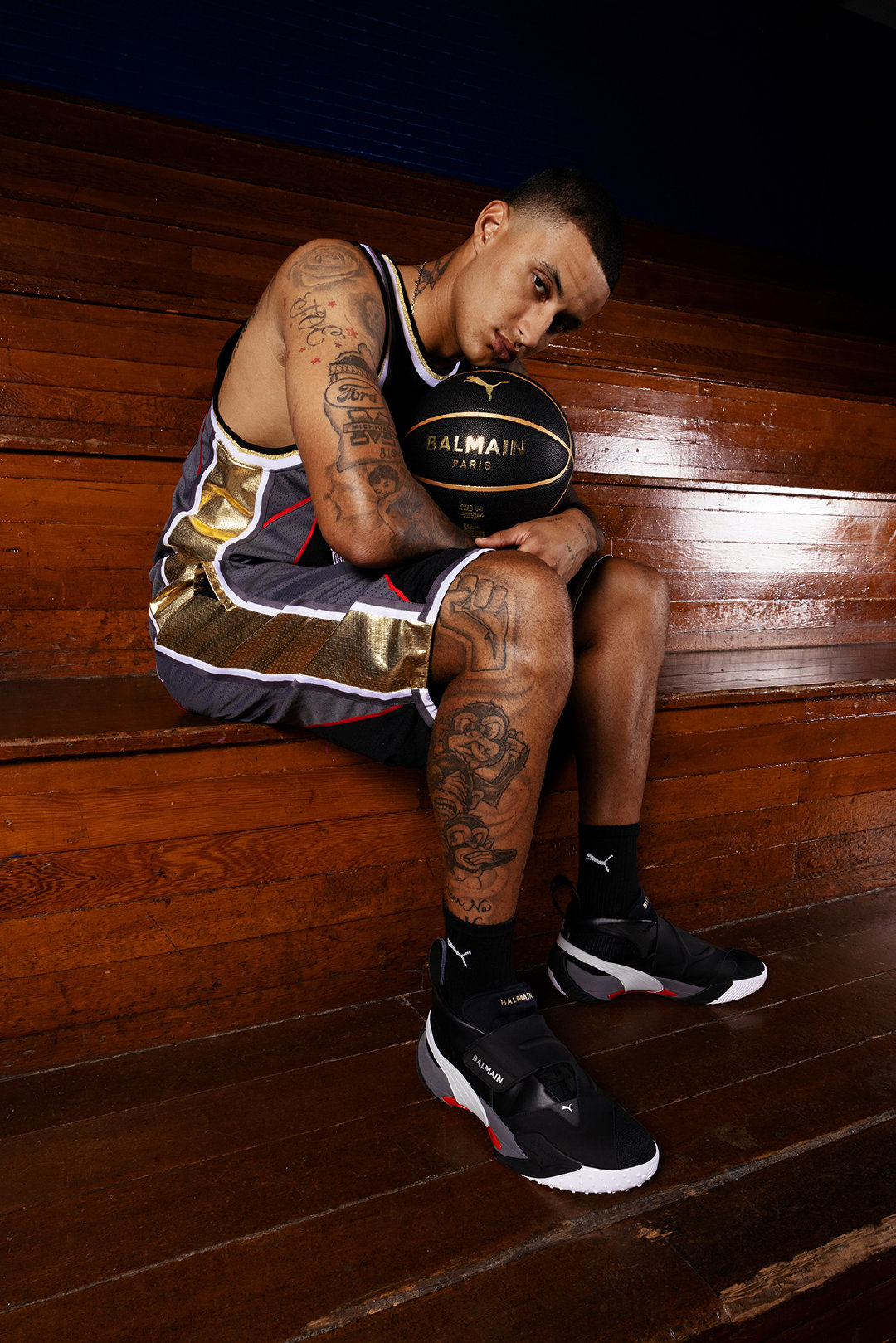 Balmain x PUMA的联名套装，这一次聚焦在了篮球产品线上……__财经头条