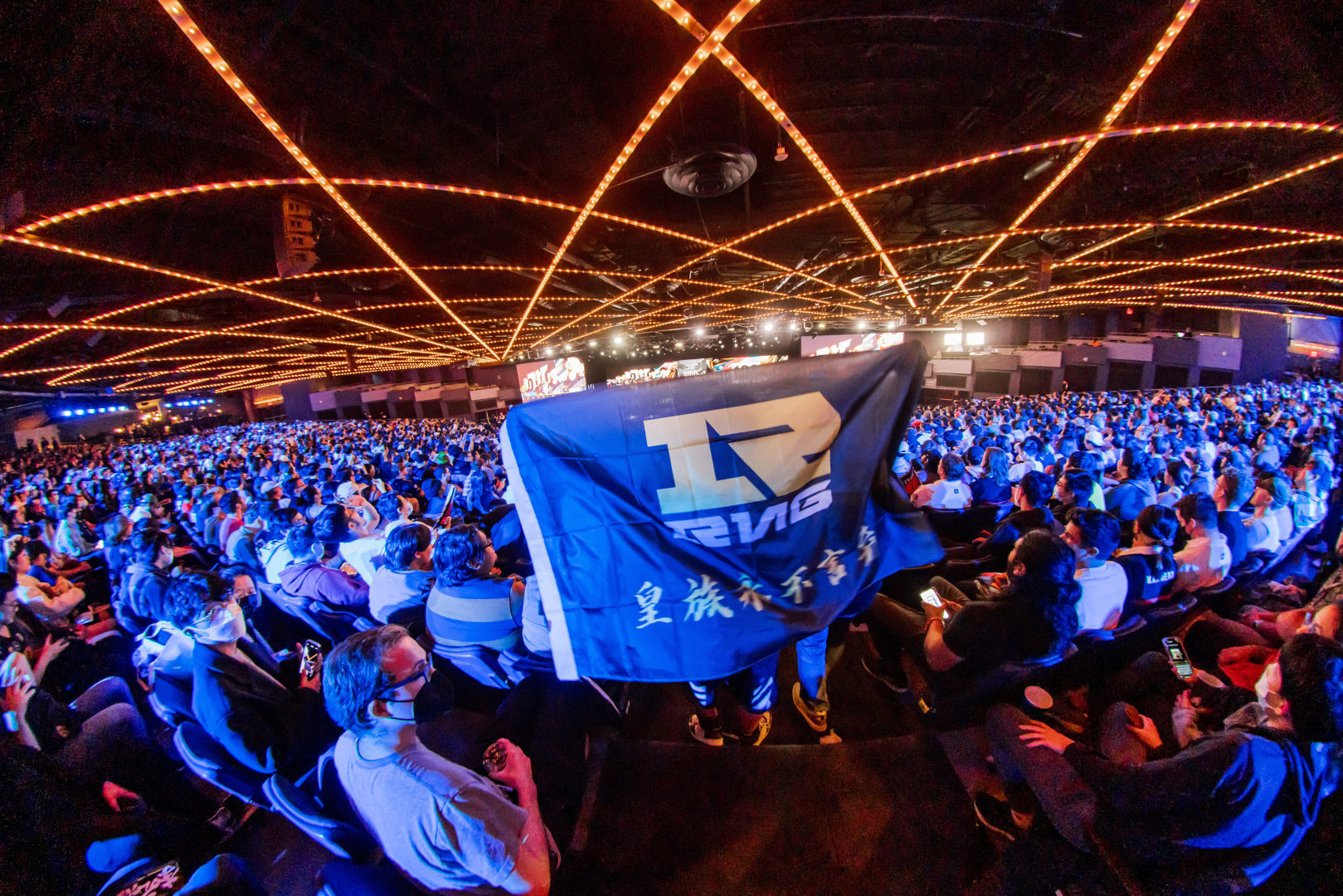 现场返图 现场观赛氛围拉满 cr.Riot官方__财经头条