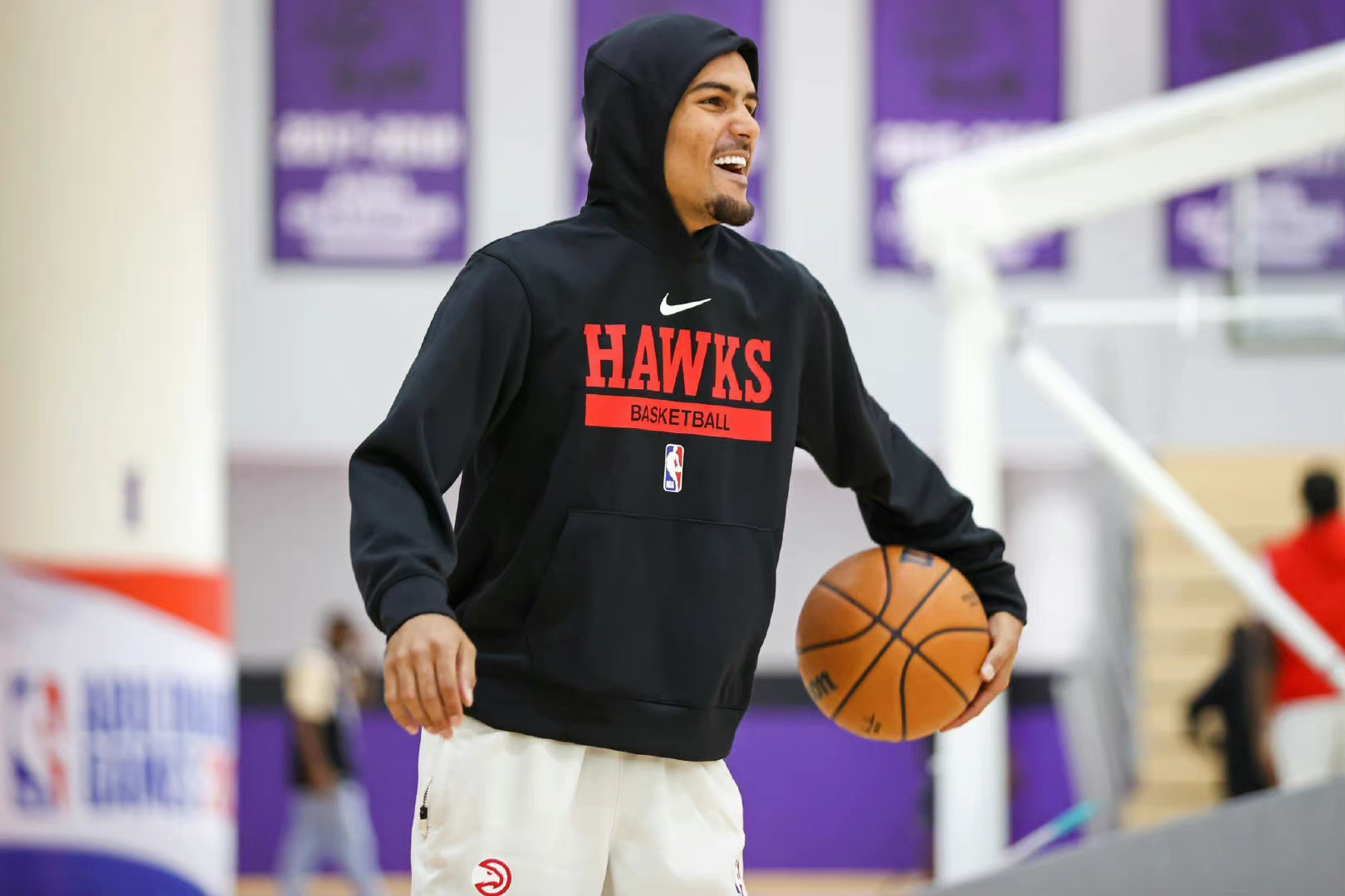 Trae Young 在阿联酋阿布扎比……__财经头条