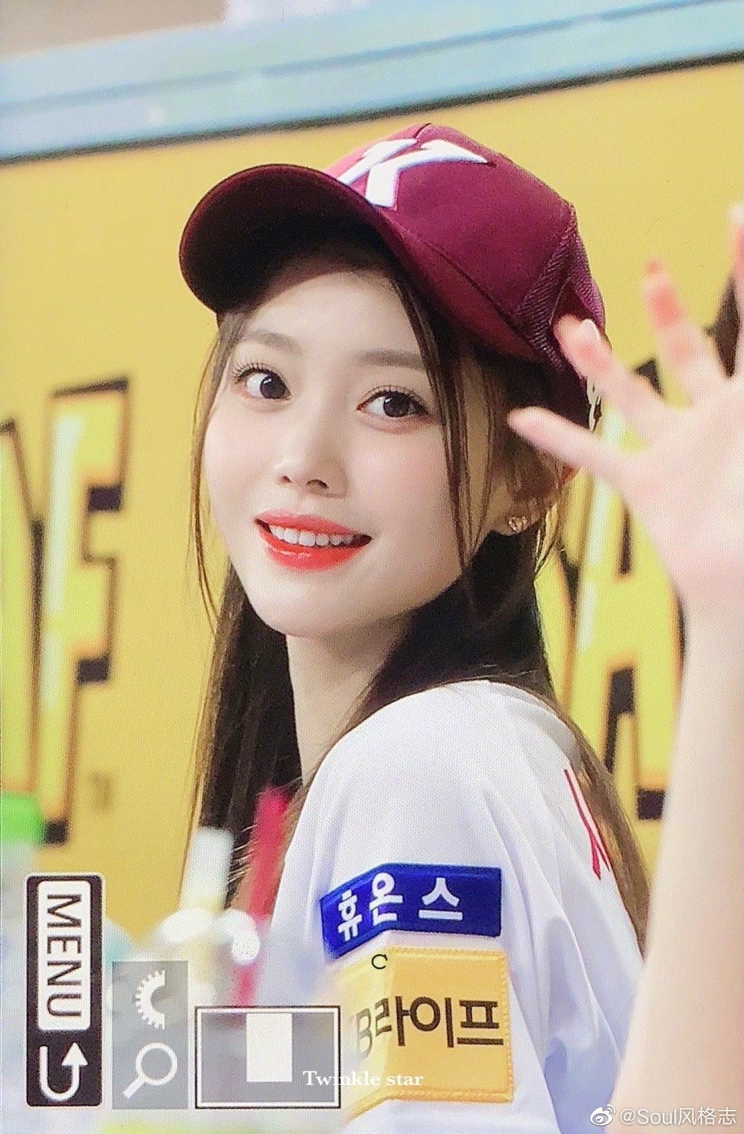 沈小婷KBO棒球赛开球饭拍 扑面而来的青春活力感！腰臀比太绝！__财经头条