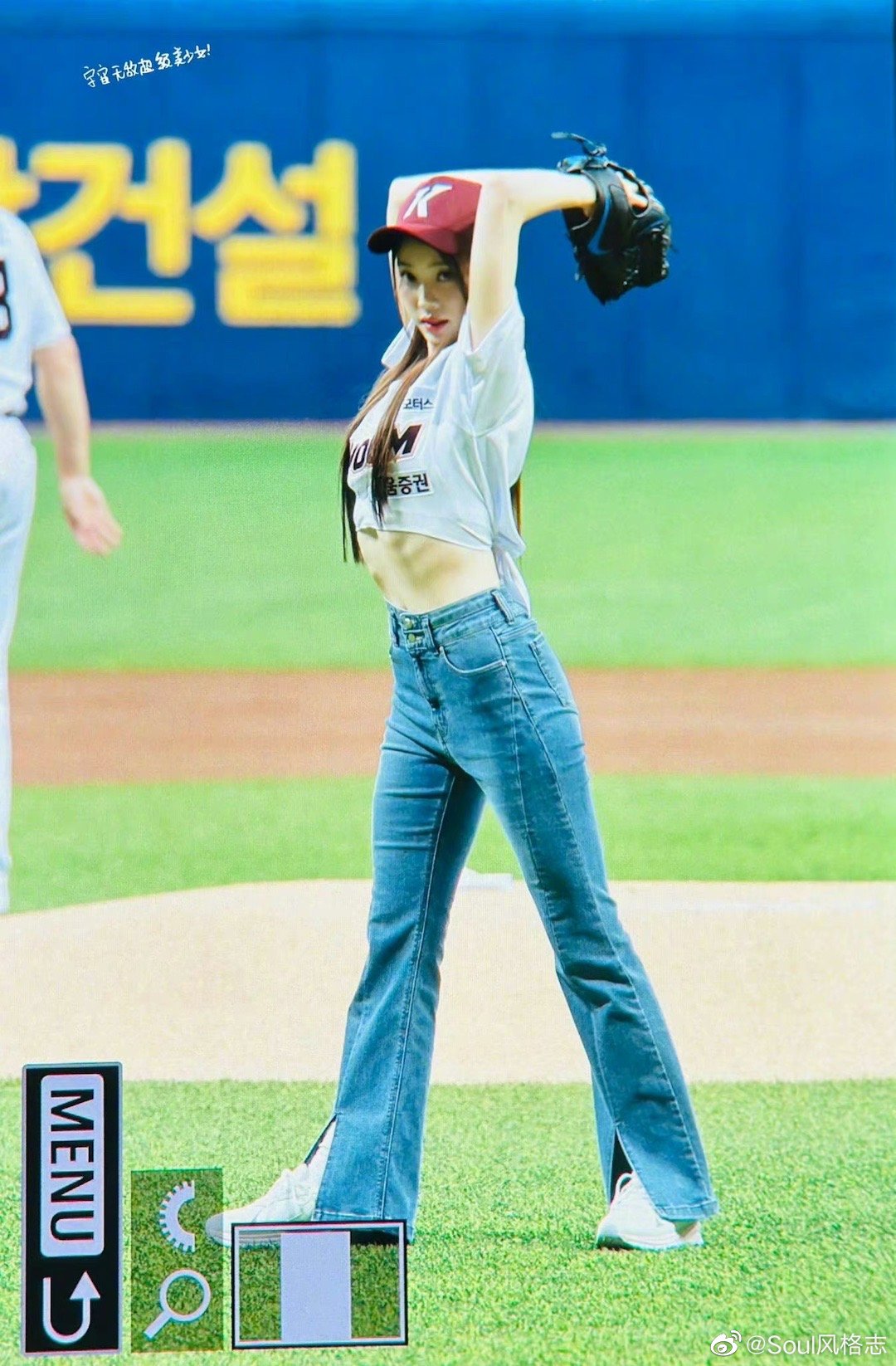 沈小婷KBO棒球赛开球饭拍 扑面而来的青春活力感！腰臀比太绝！__财经头条