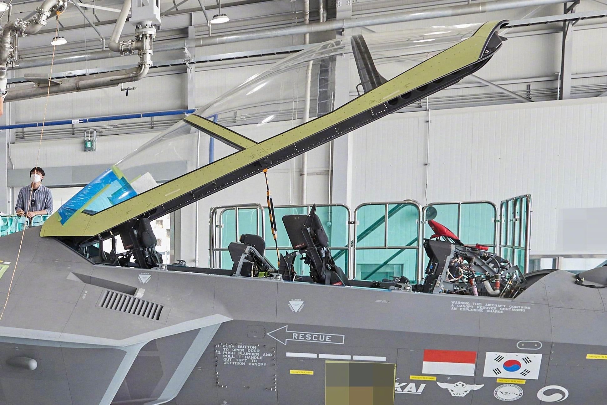 韩国印尼联合研制的KF-21 004号双座原型机最新进展曝光……