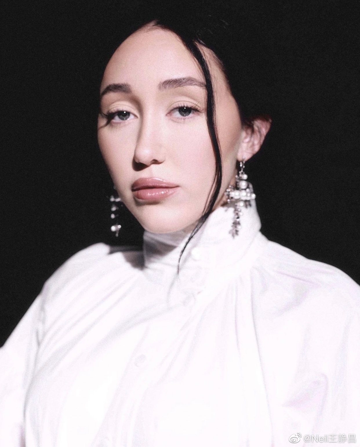 女歌手Noah Cyrus登上荷兰版《Numero》电子刊封面！__财经头条