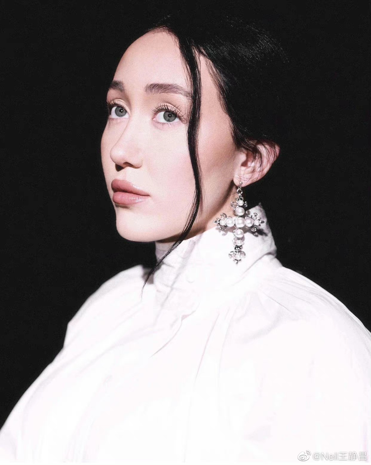 女歌手Noah Cyrus登上荷兰版《Numero》电子刊封面！__财经头条