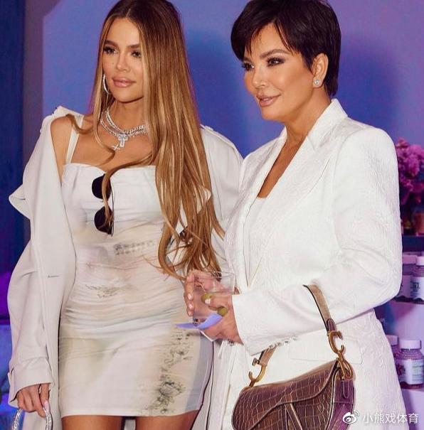 汤普森实在太强，第3次追到卡戴珊，高攀富婆，提前从NBA退役