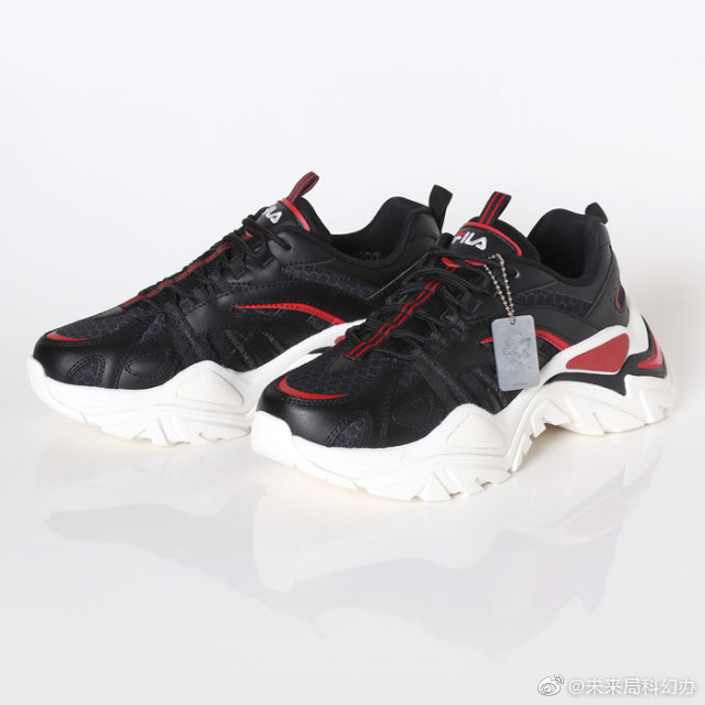 又来了，EVA联名又来了……这次是运动品牌FILA的联名款运动鞋