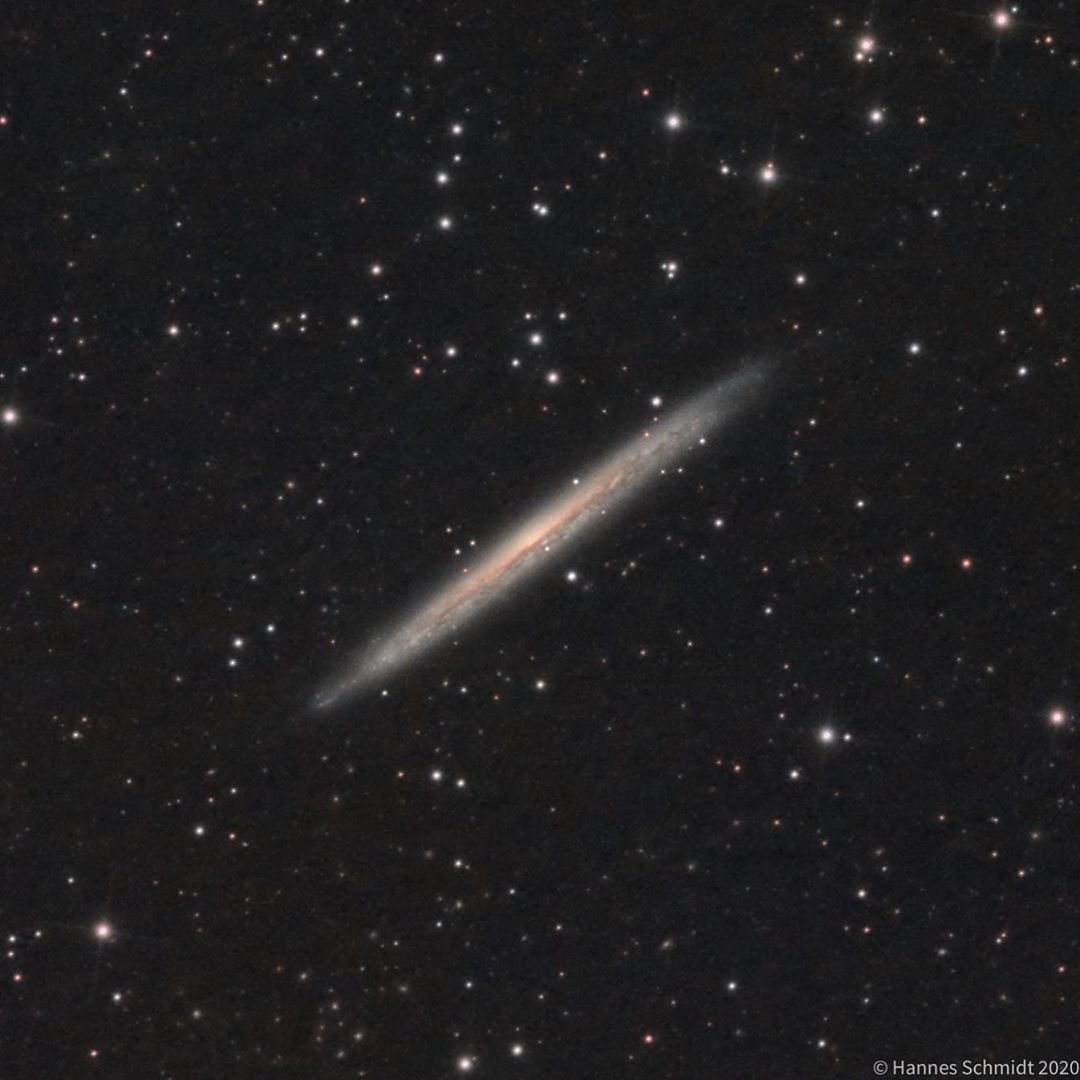 NGC 5907是个距离地球大约3,900万光年远的螺旋星系