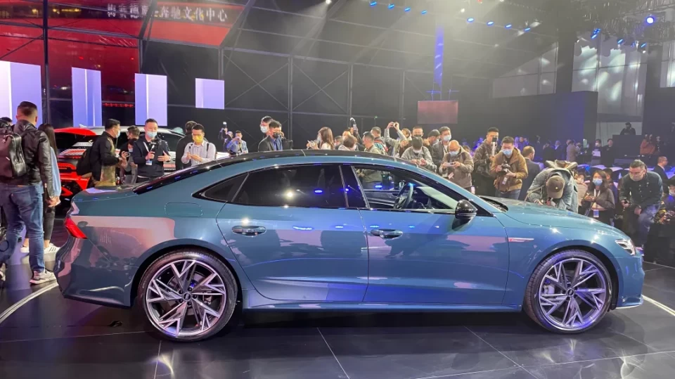 上汽奥迪A7L全球首发，先行版搭载3.0T V6、限量1000台｜上海车展-新浪汽车