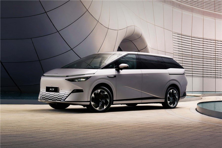 小鹏X9，不只瞄准理想MEGA-新浪汽车