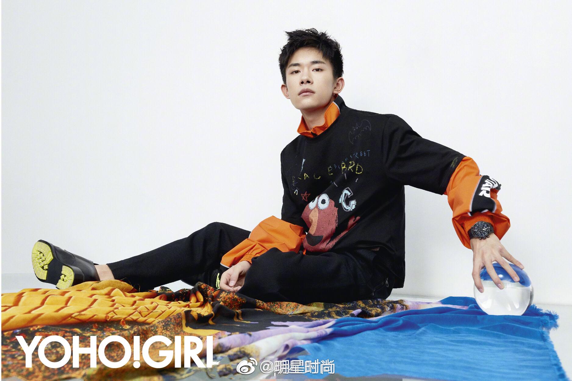 易烊千玺 ️《YOHO!GIRL》2019年3月刊，放大镜下的光影想象
