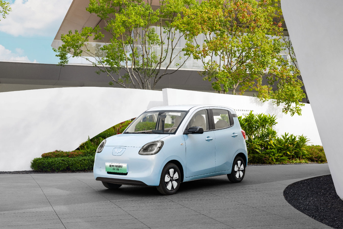 宏光MINIEV家族销量突破140万，宏光MINIEV四门版即将亮相！-新浪汽车