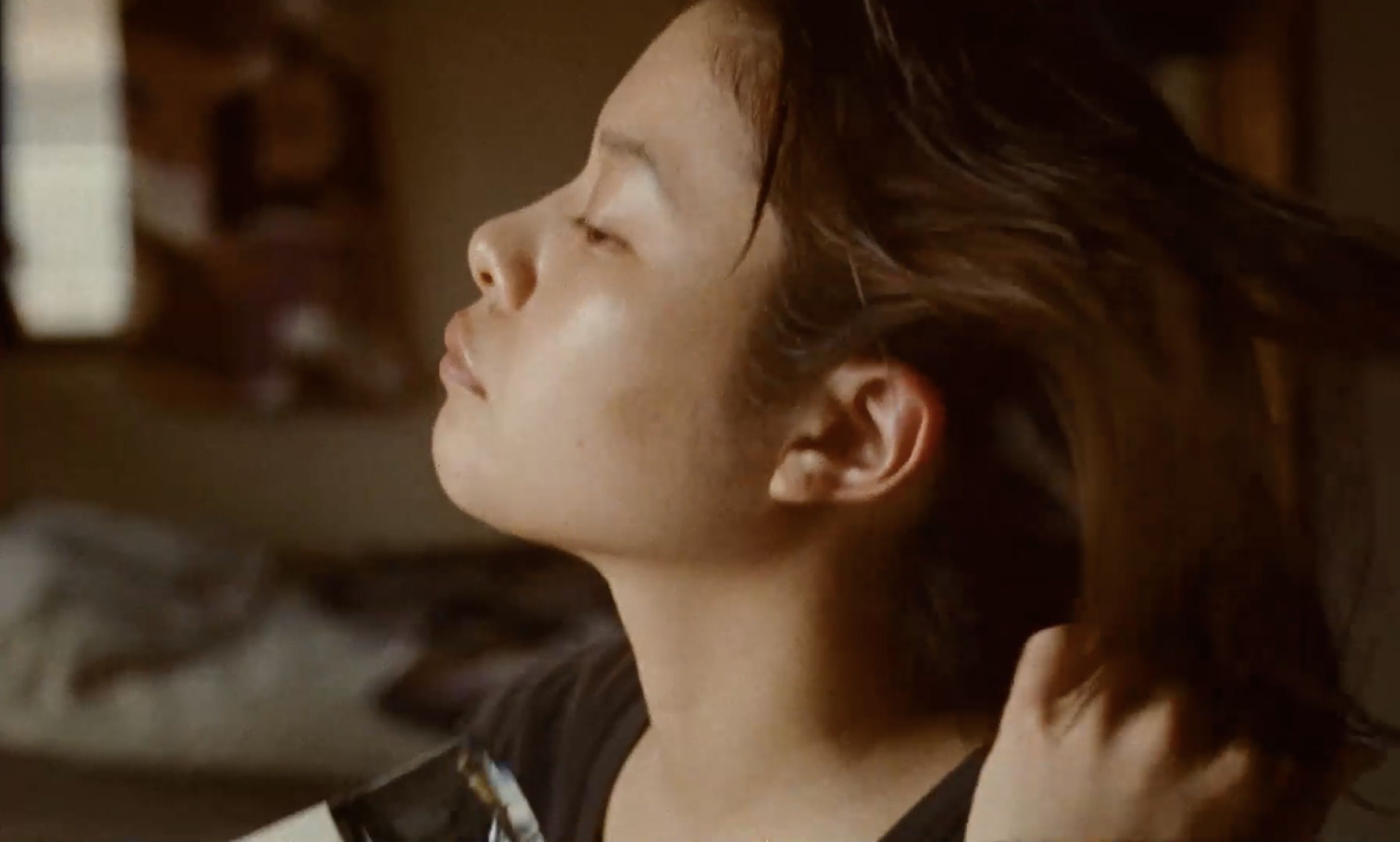 Small， Slow but Steady | 《惠子，凝视》²º²² Dir. Sho Miyake__财经头条
