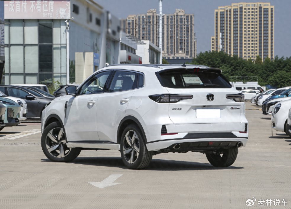 10多万的SUV，吉利博越COOL和长安CS55PLUS，谁更值得入手？-新浪汽车