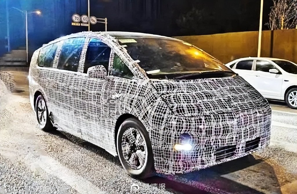 理想首款MPV车型W01曝光，奇葩造型下，能否复制腾势的成功？-新浪汽车