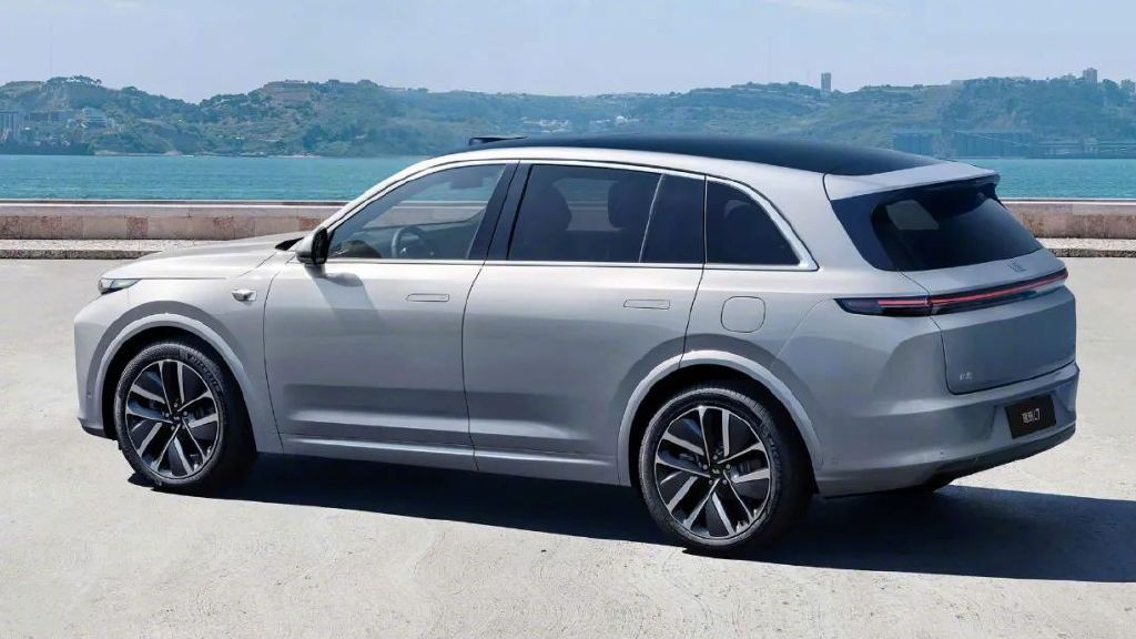 理想L5首次曝光！难道是跨界旅行车？__财经头条