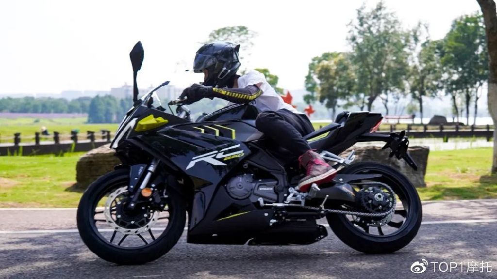 官降1501！赛科龙RC250开启暴击模式，售价18500元起！-新浪汽车