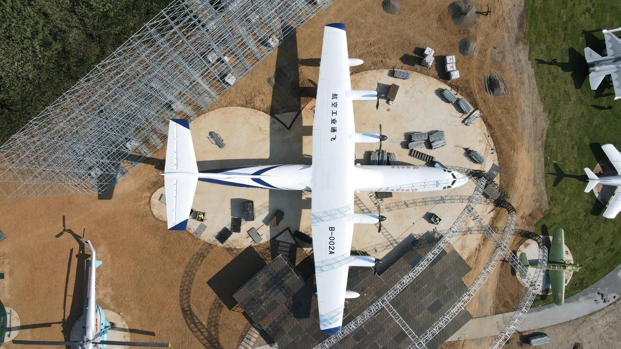 NUAA喂熊图@彩虹熊_白玮 拍摄者，潜伏在NUAA的卧底__财经头条