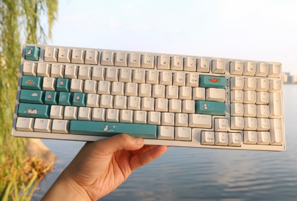 电竞圈刮起了极简风，钛度高颜值机械键盘K850开箱上手__财经头条