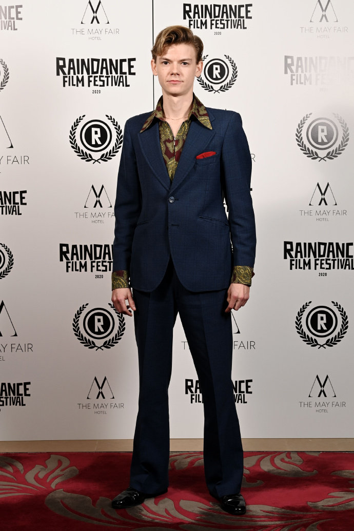 托马斯·布罗迪-桑斯特和女友Gzi Wisdom出席《星尘》瑞丹斯电影节首映