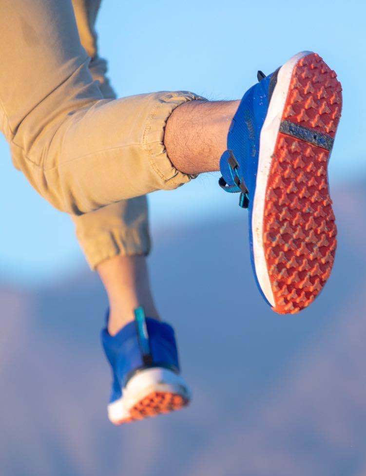 去年我在留尼汪徒步火山，因踩滑导致右脚踝韧带拉伤，大半年才康复