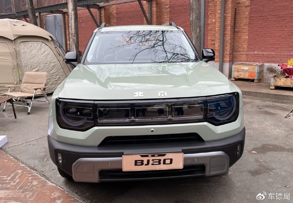 全新北京BJ30实车曝光，搭载1.5T油电混动，外观更时尚-新浪汽车