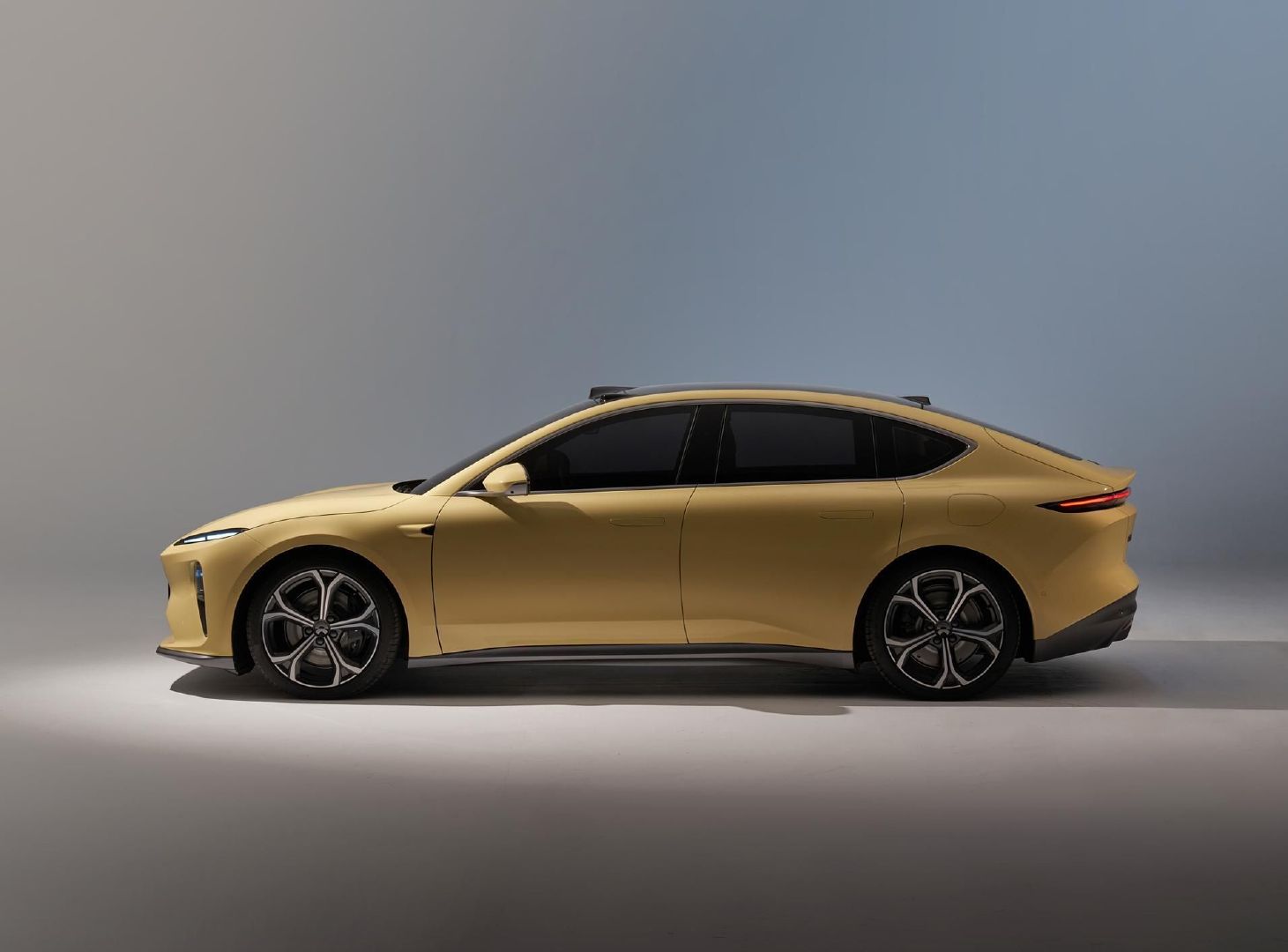 能否成为Model 3“终结者”？蔚来ET5上市，补贴前32.8万起售-新浪汽车