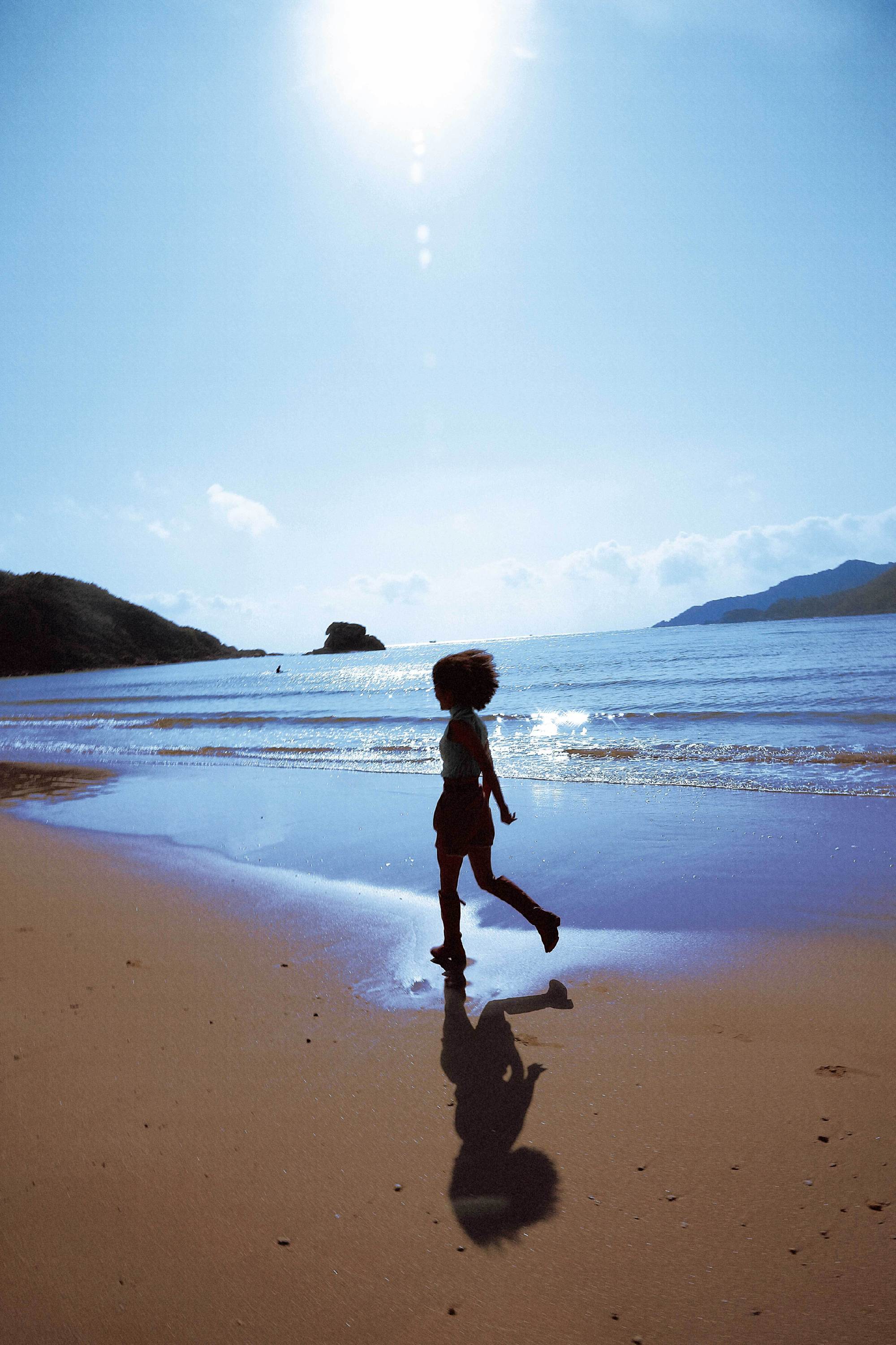 Hi，Julie.出镜@麗中可儿 摄影@简亦_