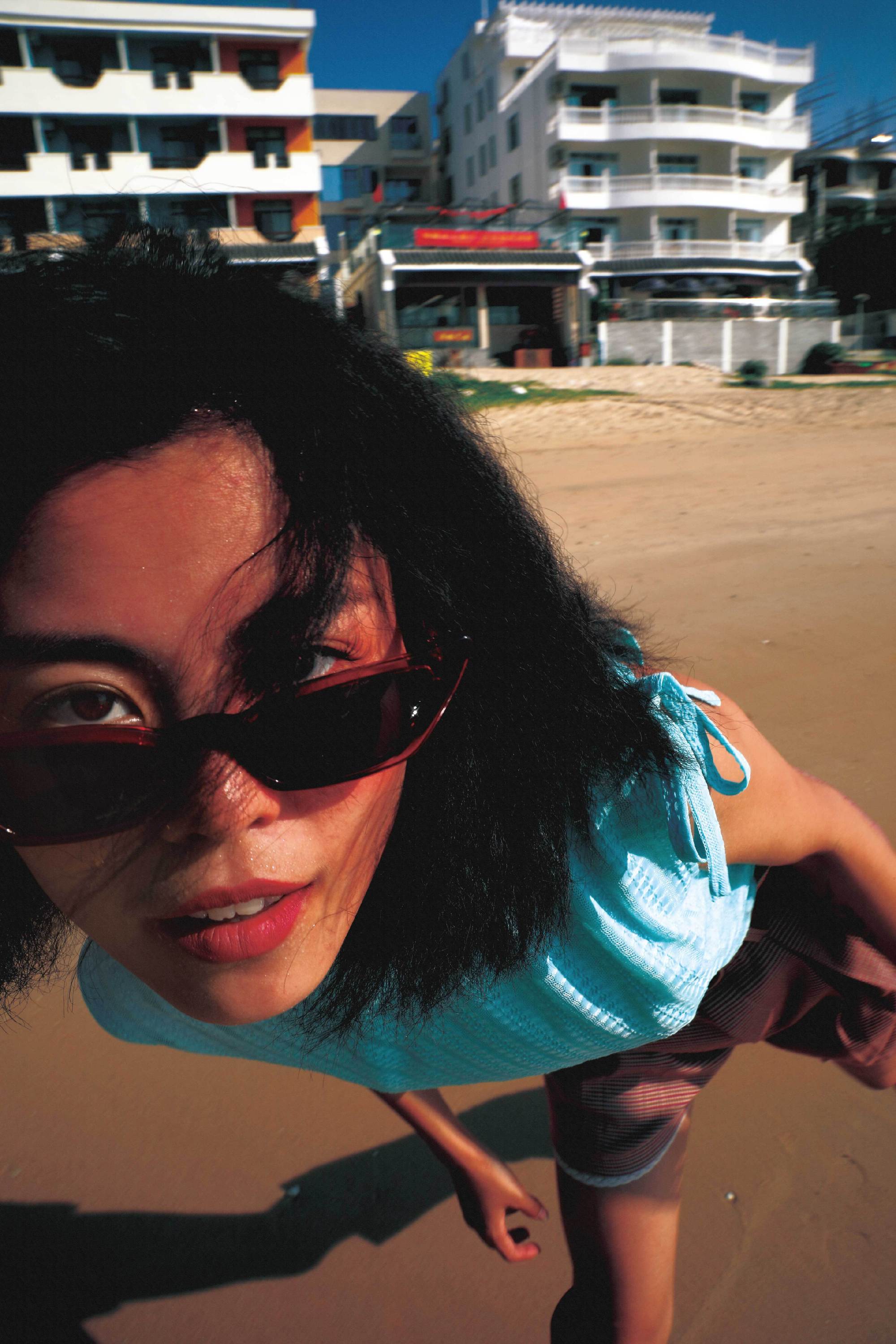 Hi，Julie.出镜@麗中可儿 摄影@简亦_