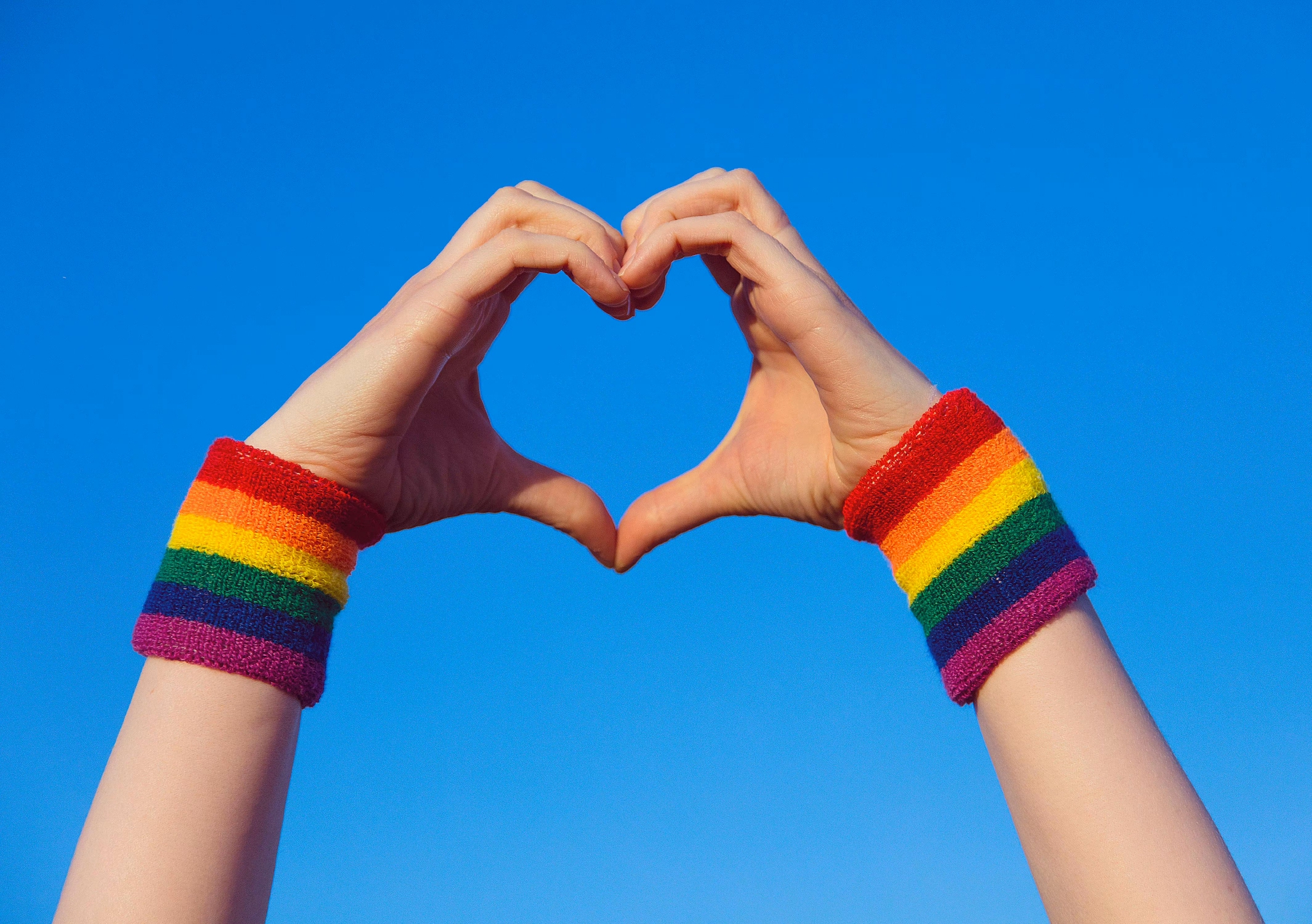 根据调查统计，去年美国成年人中LGBTQ+群体占比增加到了7.2%！|美国_新浪新闻