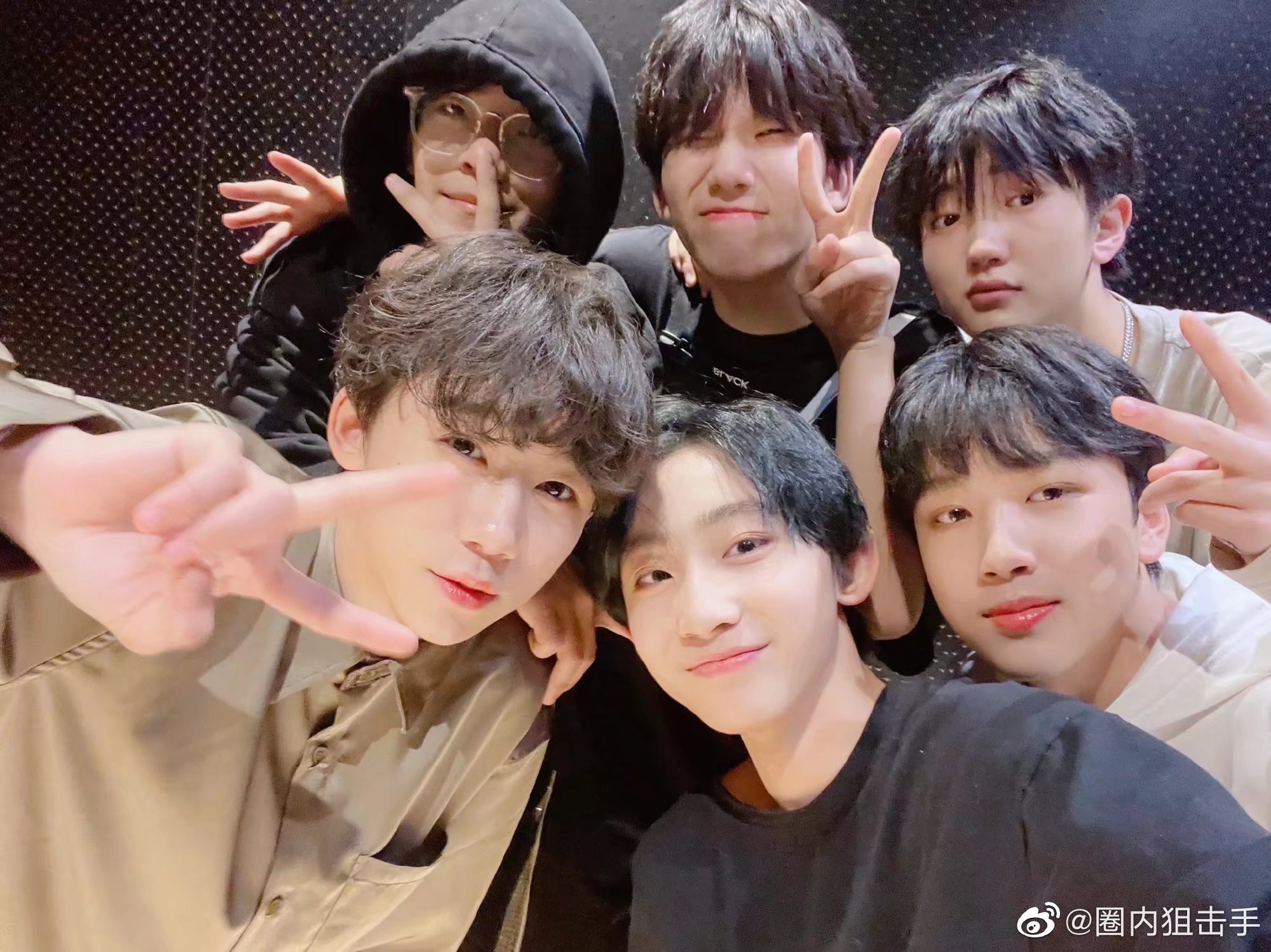 BOYSTORY《WW》的开场表演好炸好燃啊！__财经头条