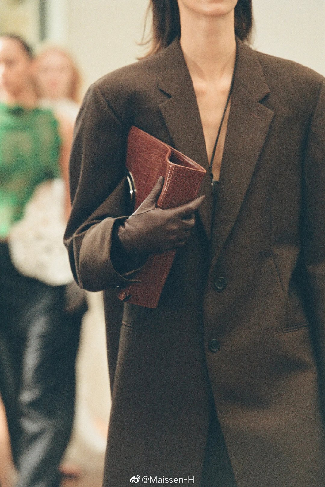 The Row Pre-Fall 2023 The Row发布了2023早秋系列……